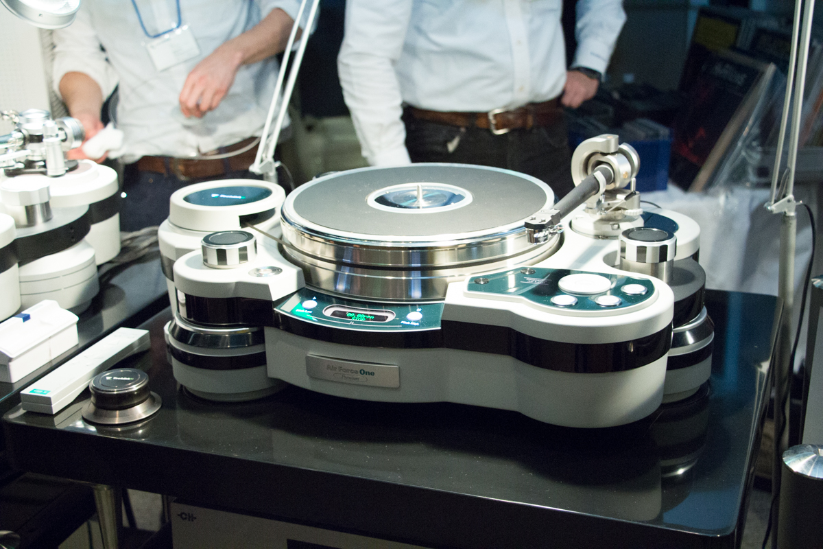 TechDASの超弩級ターンテーブル「Air Force Zero」は’17年秋登場。エントリー機「IV」も予告 - PHILE WEB