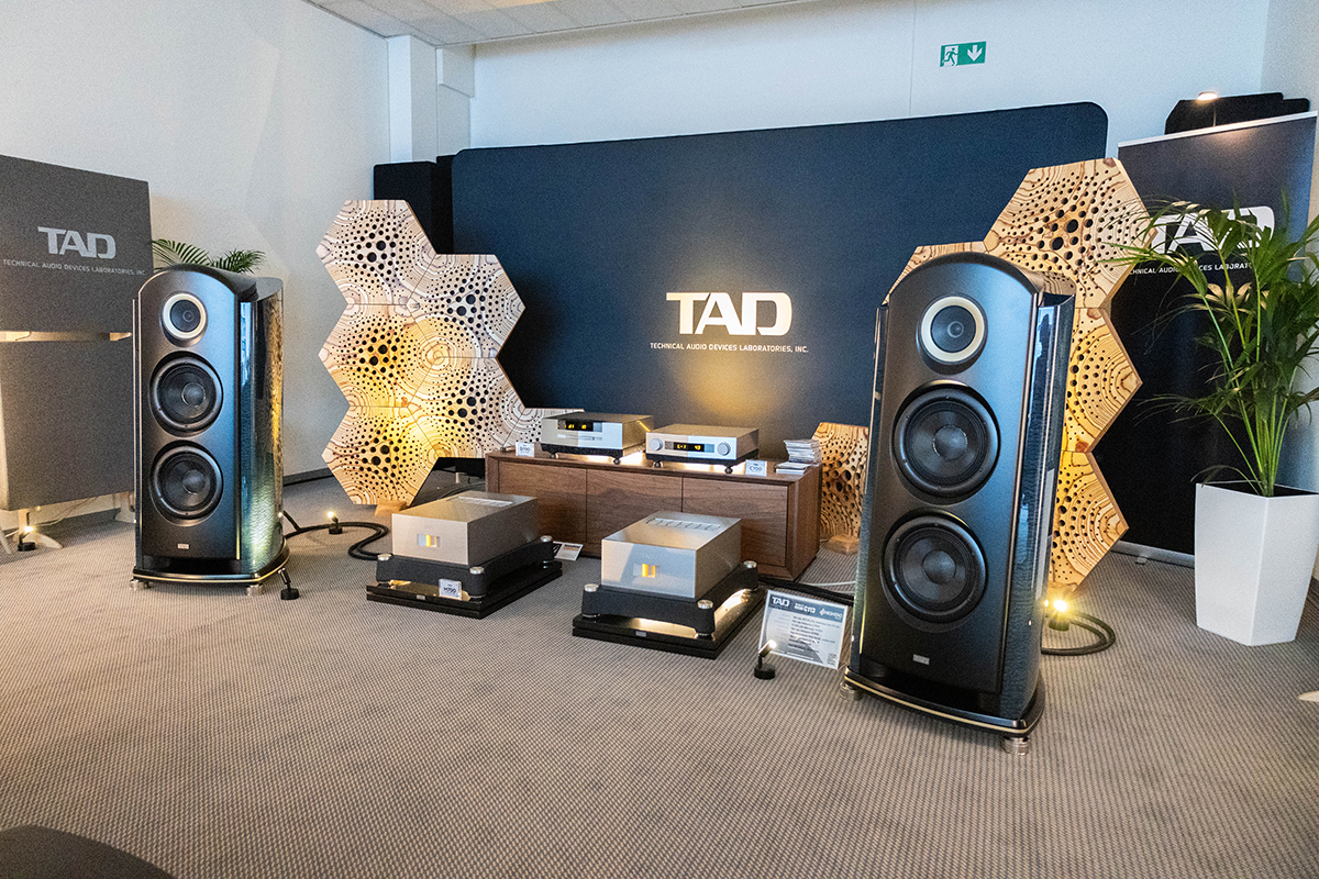 ＜HIGH END＞TAD、旗艦スピーカー「R1TX」の“進化版”披露／NAGAOKA、漆塗りスタビライザーなど - PHILE WEB