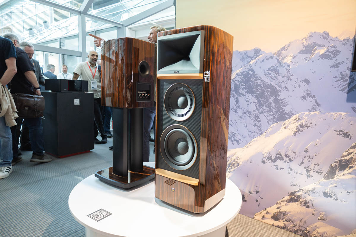【HIGH END】JBL、次世代フラグシップ“SUMMITシリーズ”開発意図や特徴を幹部が説明。「計画の続きもあり」 - PHILE WEB