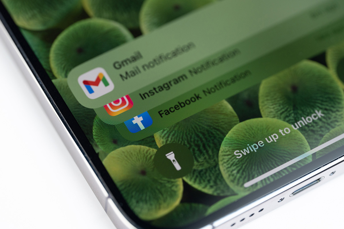そのアプリの通知、すぐ見ないとダメ？iPhoneの「後でまとめて届く」設定が便利！ - PHILE WEB