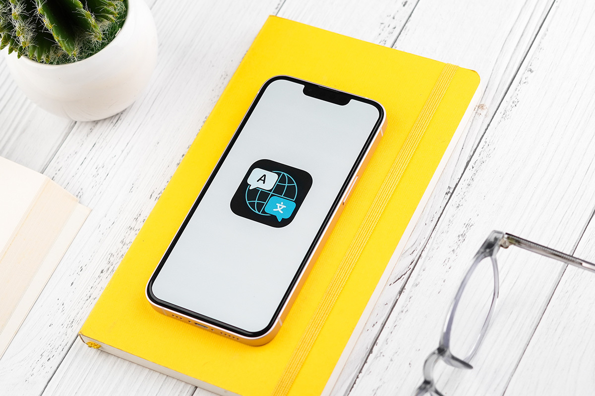 急に英語で話しかけられた！ iPhoneの新機能なら慌てずスムーズに会話できる - PHILE WEB