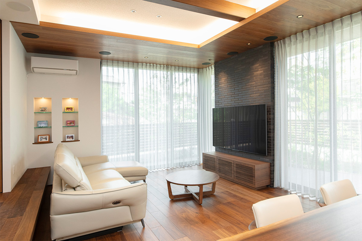 上質な音に心安らぐ2つのテレビシアター。みんなで過ごすLDKとじっくり浸れる寝室で優しい響きに包まれる - PHILE WEB