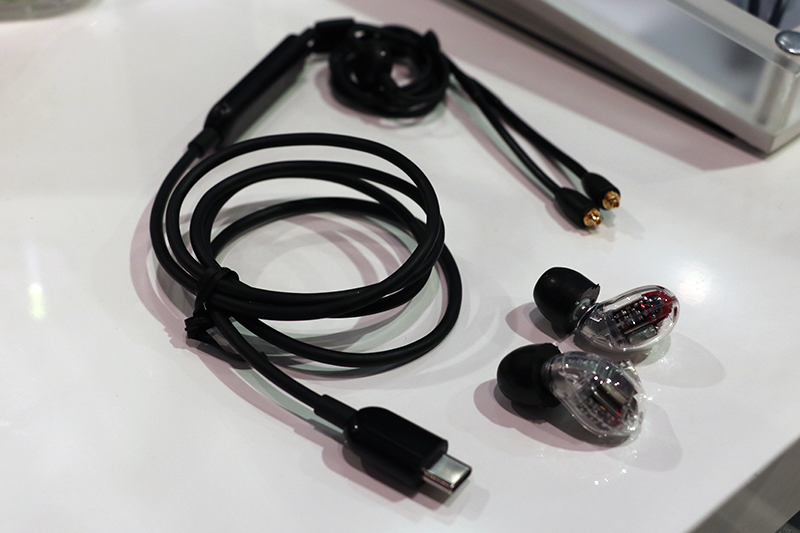 ＜CES＞Shure、USB-Cリケーブルなどさっそく披露。新イヤホンは「春には発表できると思う」 - PHILE WEB