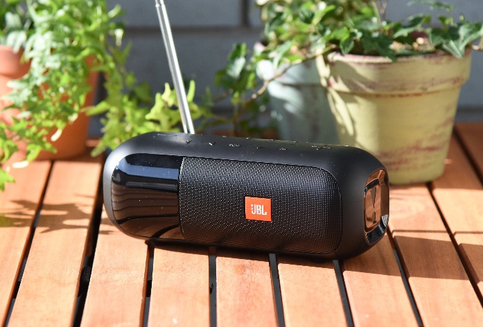 JBL、IPX7防水に対応したFMチューナー搭載ポータブルBluetoothスピーカー「TUNER2 FM」 - PHILE WEB