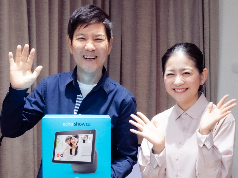 Amazon最新スマートスピーカー「Echo Show 10」を関根勤・麻里親子が体験！ ふたりが感じた魅力とは？ - PHILE WEB