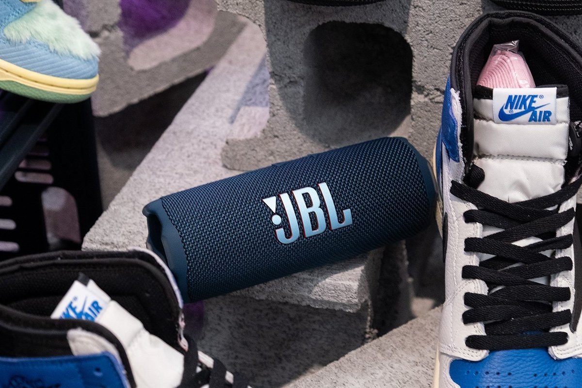 JBL、AIが音楽ジャンルを解析・サウンドを最適化させるBluetoothスピーカー「Flip 7」発表 - PHILE WEB