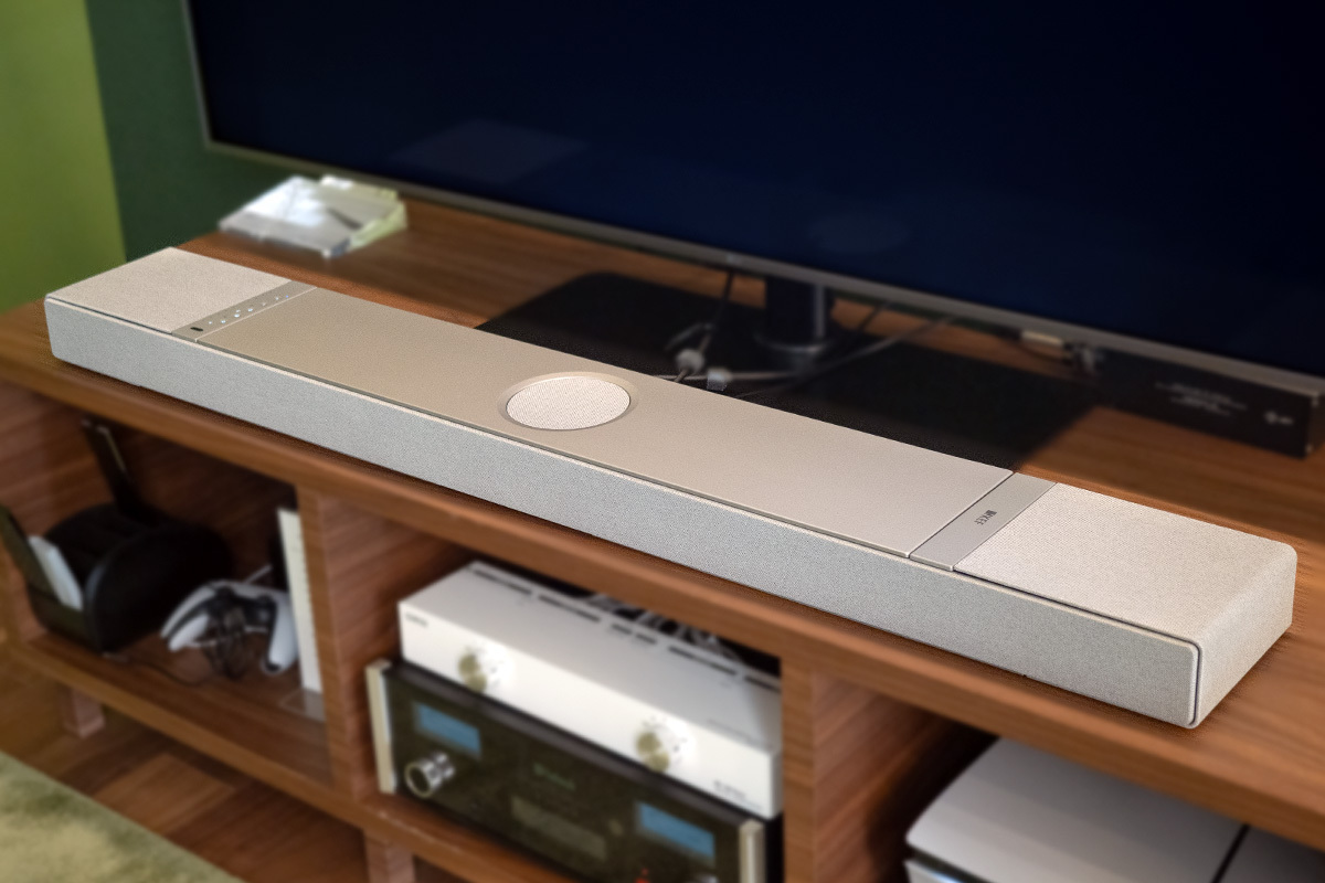 KEF、“バーの形をしたHi-Fiシステム” を目指したブランド初のサウンドバー「XIO」 - PHILE WEB