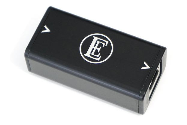 【ミニレビュー】手のひらサイズで効果抜群！LANケーブルに直列接続する「EE1」はQobuzにも効く - PHILE WEB