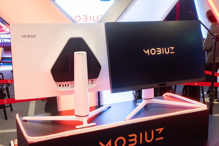 画像1 - BenQ初のMini LEDゲーミングモニター「EX321UX」5月31日発売。Vtuber猫麦とろろも絶賛のイベントレポート - PHILE WEB